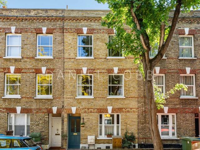 4 bedroom terraced house for sale