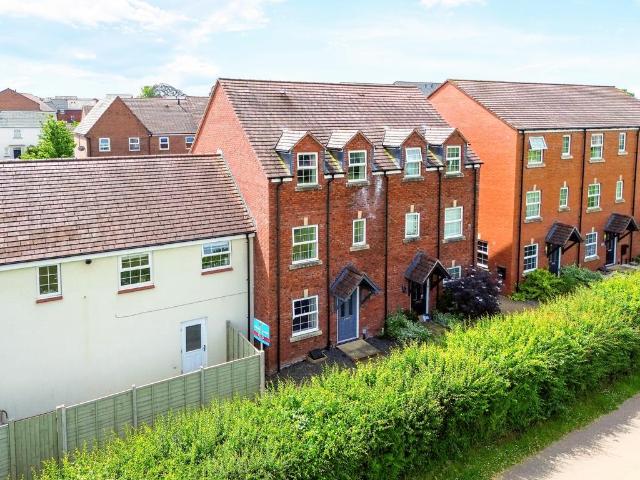 4 bedroom terraced house for sale