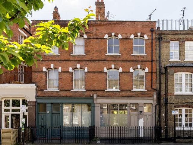 4 bedroom terraced house for sale