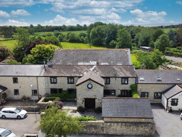 4 bedroom terraced house for sale