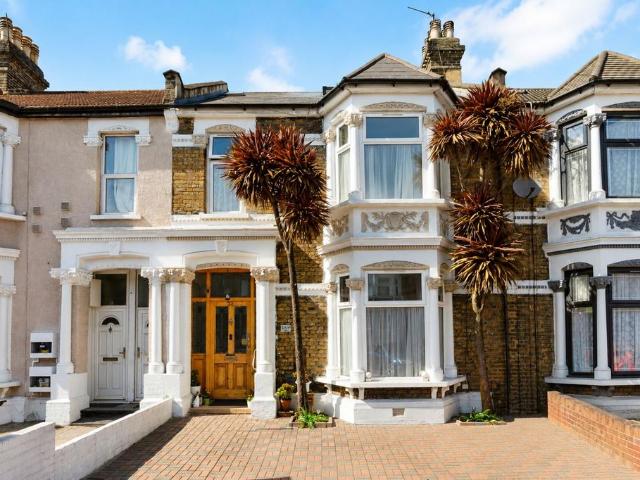 4 bedroom terraced house for sale