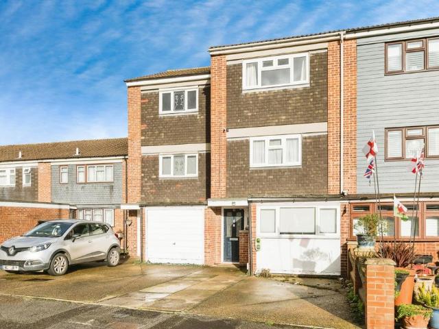 4 bedroom terraced house for sale