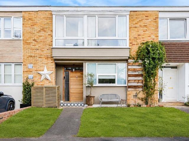 4 bedroom terraced house for sale
