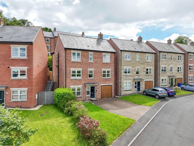 4 bedroom terraced house for sale
