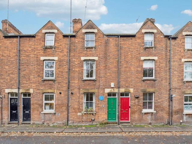 4 bedroom terraced house for sale