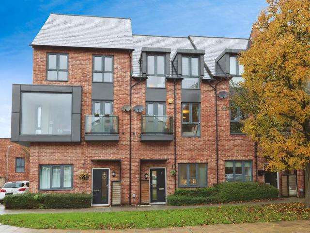 4 bedroom terraced house for sale