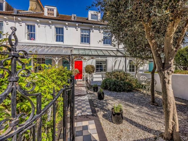 4 bedroom terraced house for sale