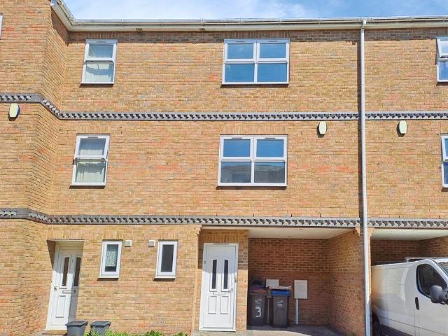 4 bedroom terraced house for sale