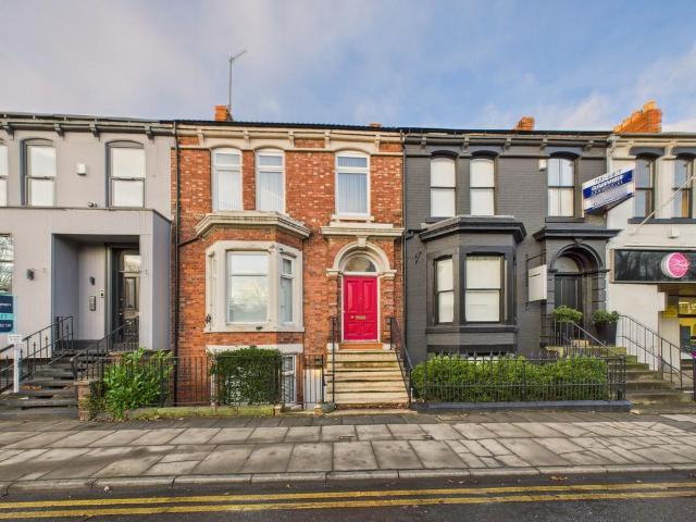 4 bedroom terraced house for sale