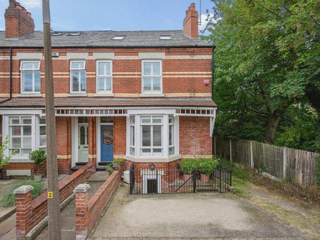 4 bedroom terraced house for sale