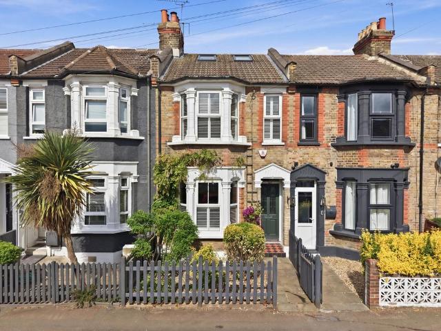 4 bedroom terraced house for sale