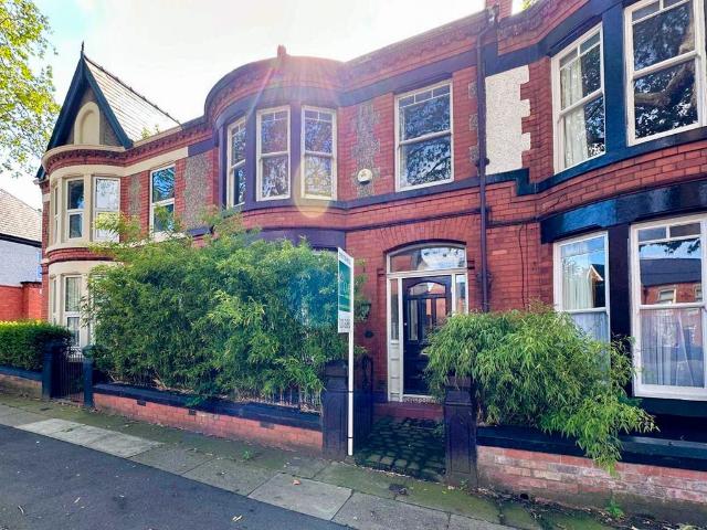 4 bedroom terraced house for sale