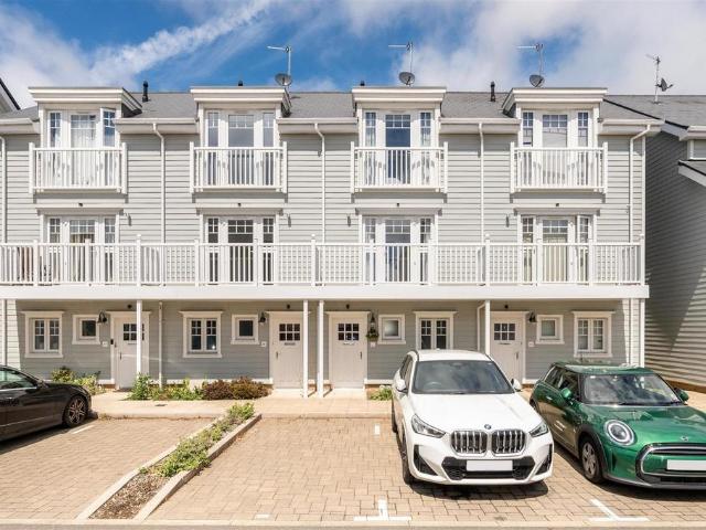 4 bedroom terraced house for sale