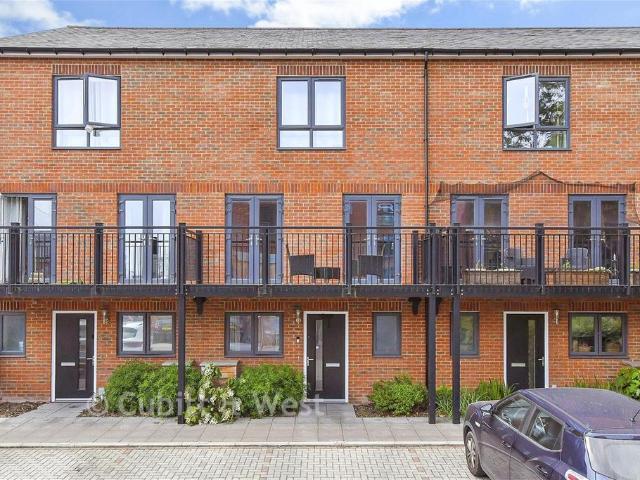 4 bedroom terraced house for sale