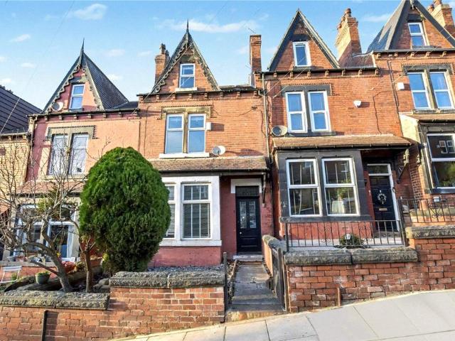 4 bedroom terraced house for sale