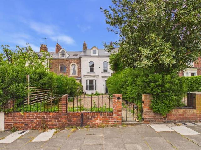 4 bedroom terraced house for sale