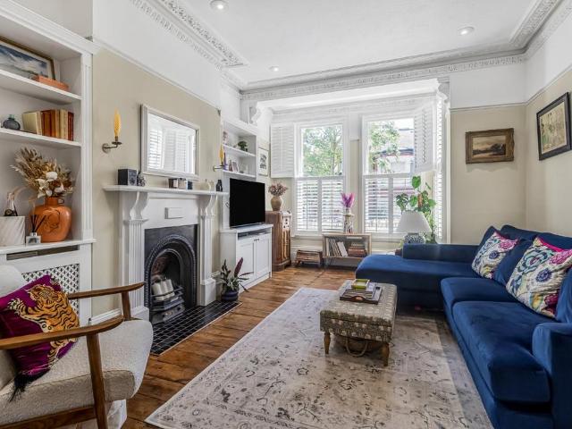 4 bedroom terraced house for sale