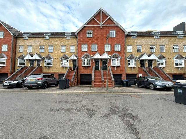 4 bedroom terraced house for sale