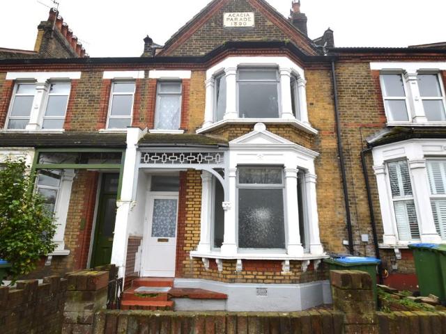 4 bedroom terraced house for sale