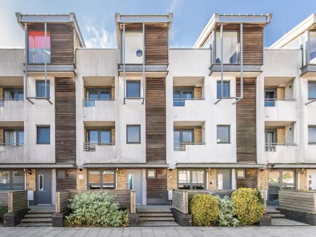 4 bedroom terraced house for sale