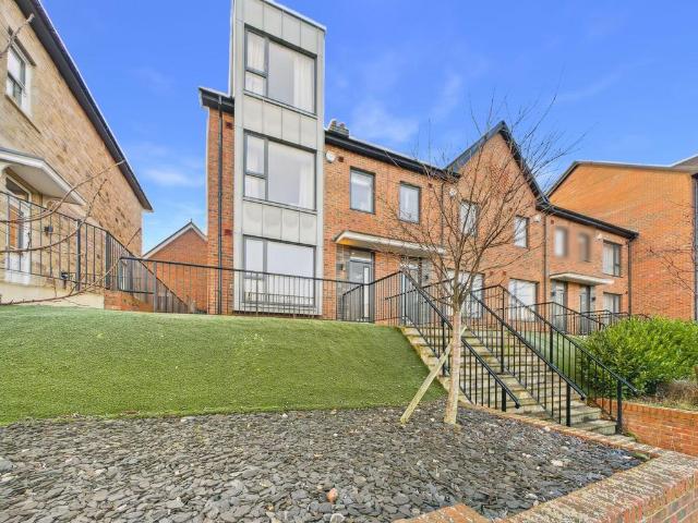 4 bedroom terraced house for sale