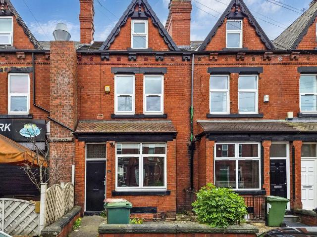 4 bedroom terraced house for sale