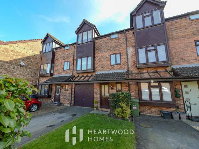 4 bedroom terraced house for sale
