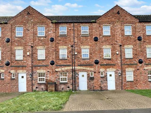 4 bedroom terraced house for sale
