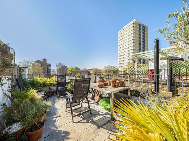 4 bedroom terraced house for sale