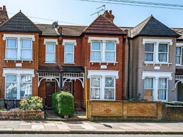 4 bedroom terraced house for sale