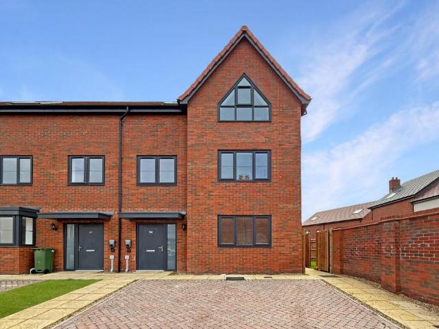 4 bedroom terraced house for sale