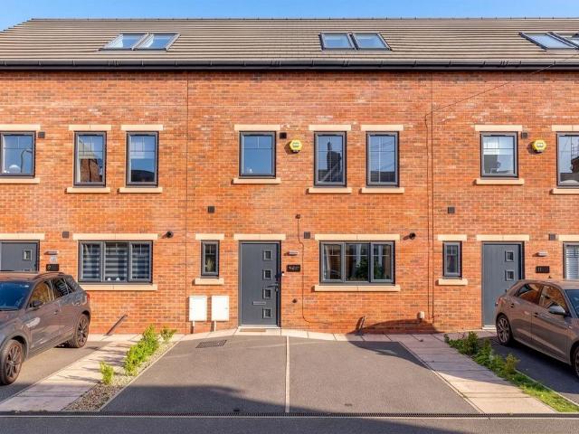 4 bedroom terraced house for sale