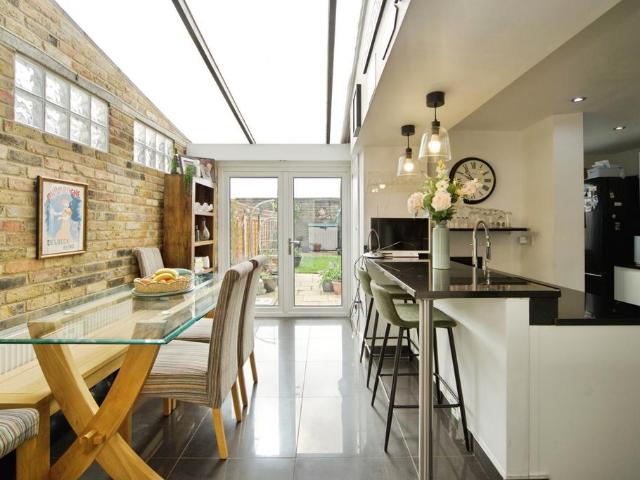 4 bedroom terraced house for sale
