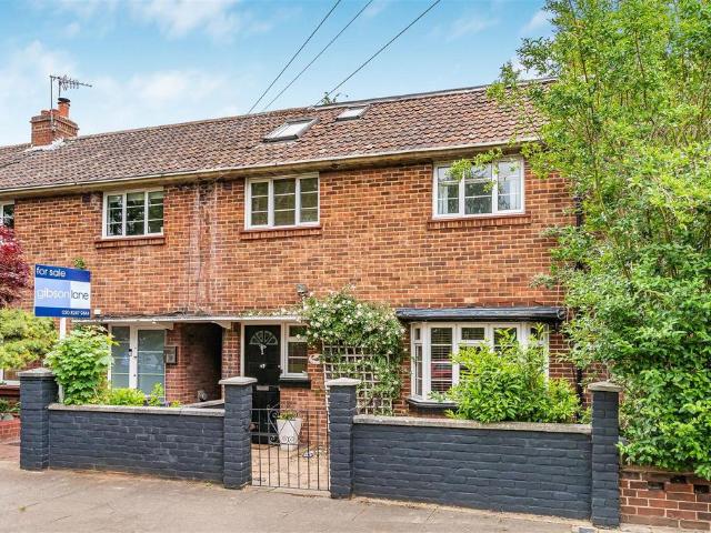4 bedroom terraced house for sale