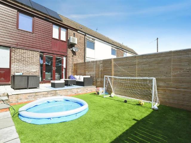 4 bedroom terraced house for sale