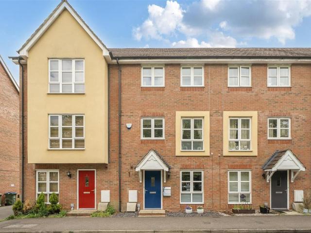 4 bedroom terraced house for sale