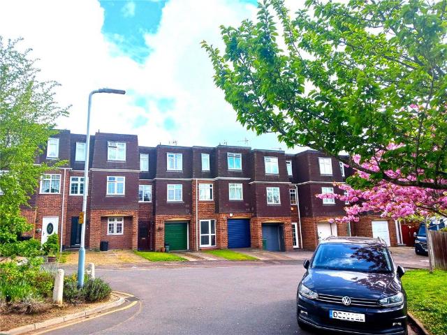 4 bedroom terraced house for sale