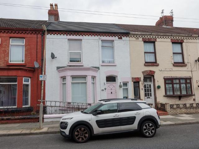 4 bedroom terraced house for sale