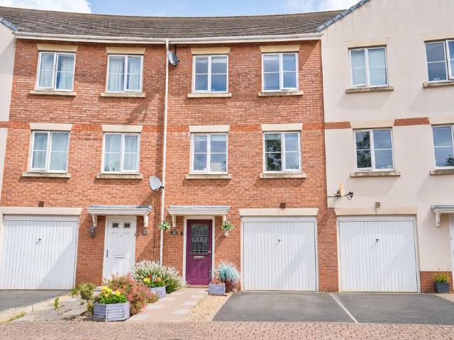 4 bedroom terraced house for sale