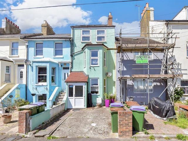 4 bedroom terraced house for sale