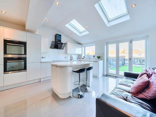 4 bedroom terraced house for sale
