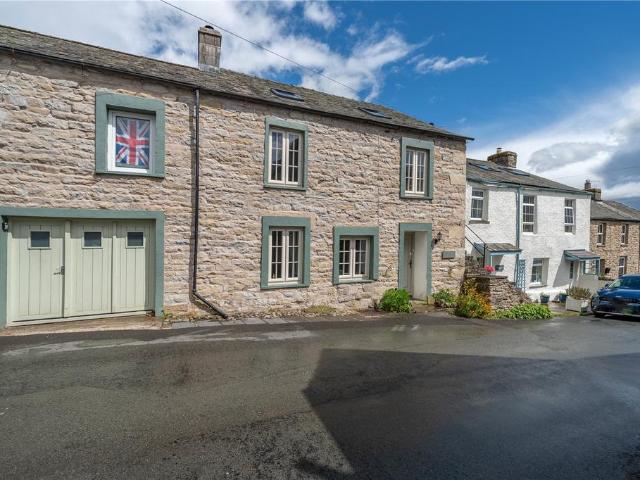 4 bedroom terraced house for sale