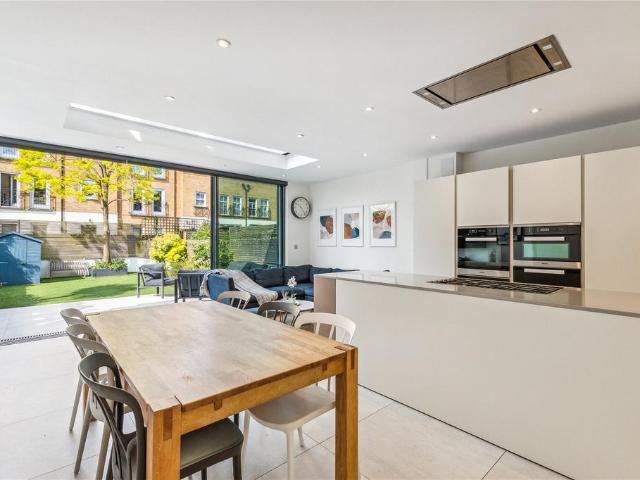 4 bedroom terraced house for sale