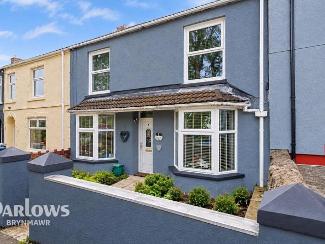 4 bedroom terraced house for sale