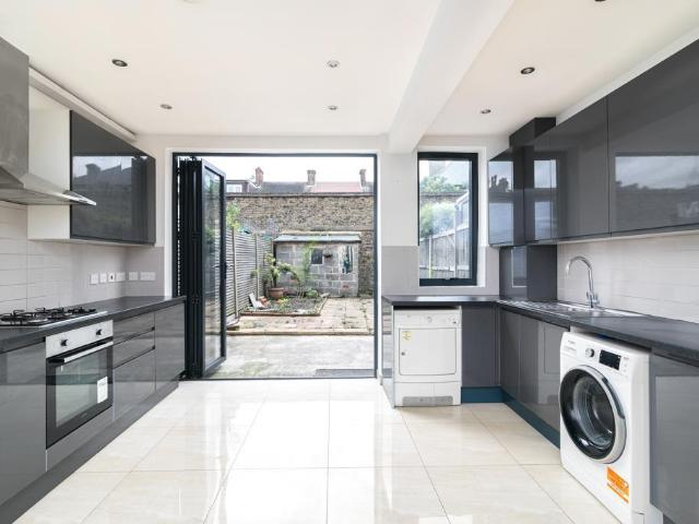 4 bedroom terraced house for sale