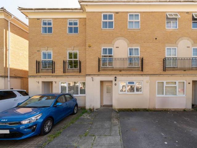 4 bedroom terraced house for sale
