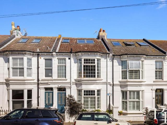 4 bedroom terraced house for sale
