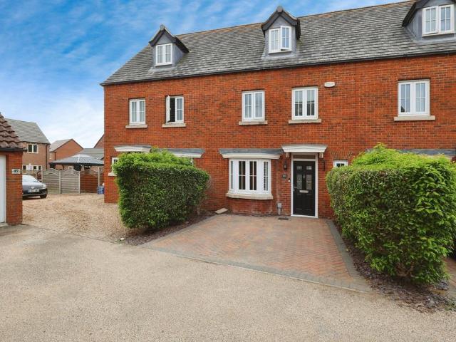 4 bedroom terraced house for sale