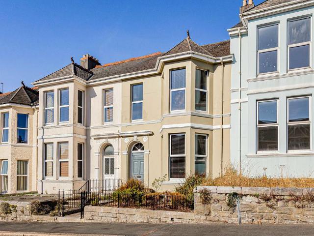 4 bedroom terraced house for sale