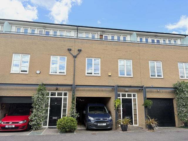 4 bedroom terraced house for sale